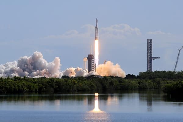SpaceX prepares Nasdaq debut in deal that could crown Musk trillionaire ...