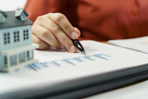 Residential vs commercial property investment: Which is right for you ...