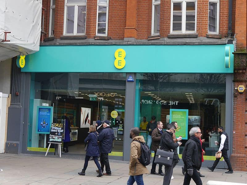 EE network suffers outage affecting thousands of customers - London ...
