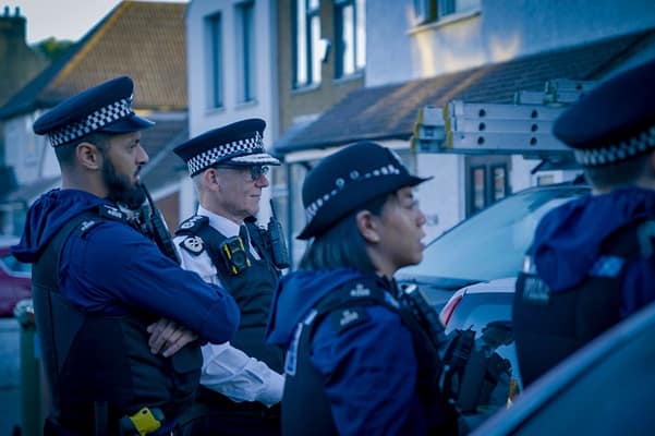Met Police chief joins officers for dawn raids to arrest rioting ‘thugs ...
