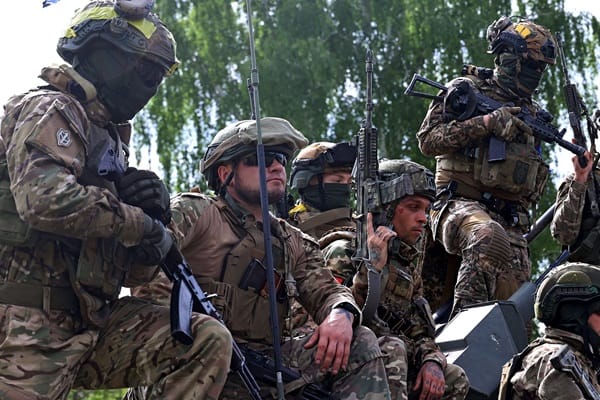 Commander calls for Putin to be overthrown as Russia is ‘on the brink ...