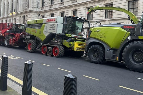 Farmers stand defiant against the Met Police and brilliantly arrive to ...