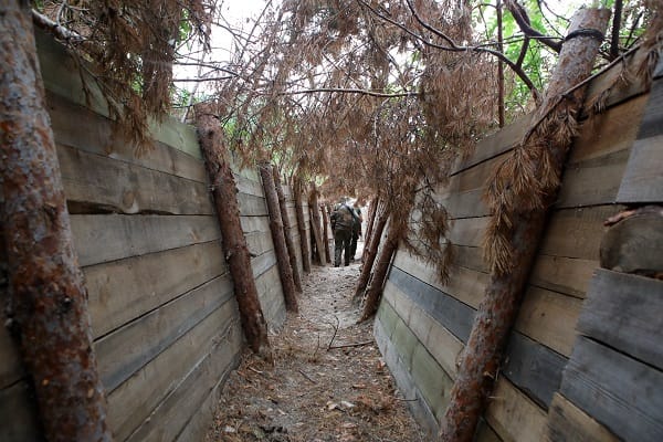 Russia prepares miles of trenches and 'fortification work' in Crimea as ...