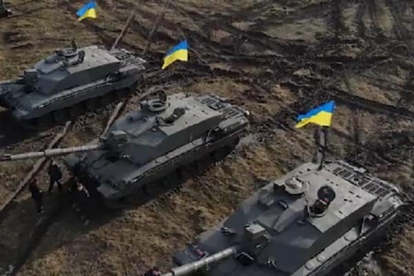 British Challenger 2 tanks arrive in Ukraine and ‘will soon begin their ...