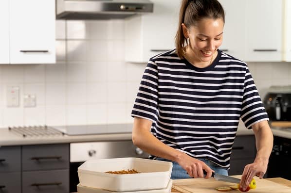 Bug Factory: UK entrepreneur launches sustainable pet feed start-up ...